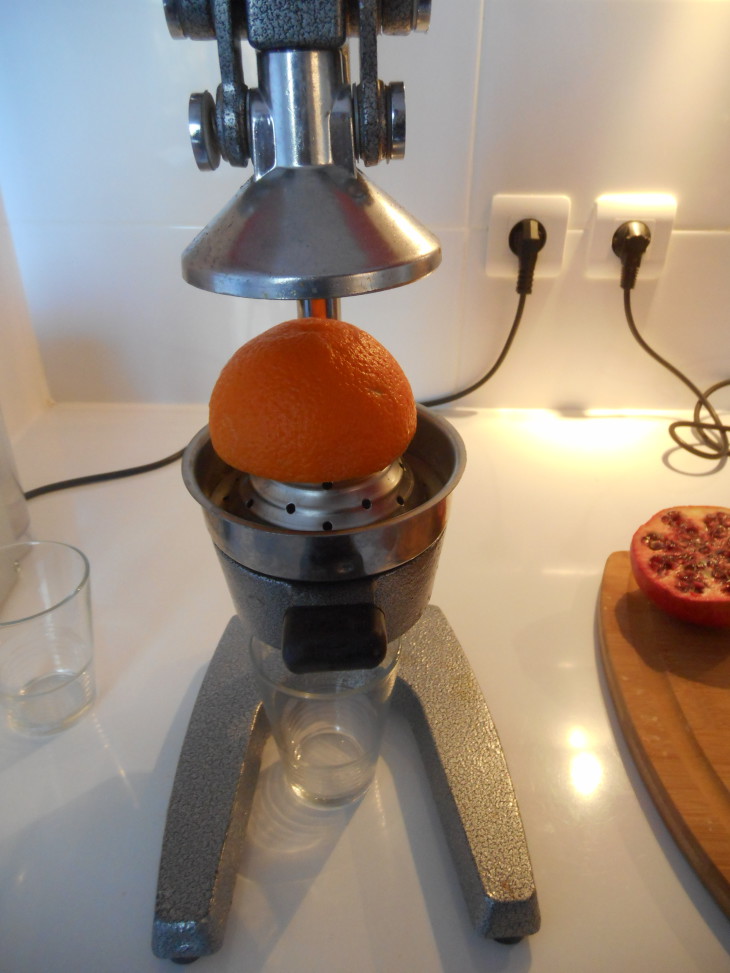 Un jus de grenade-orange chaque matin au presse-agrume - Vitaality, jus ...
